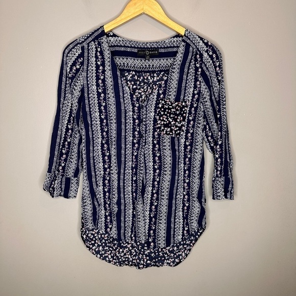 Fred David | Tops | Fred David Floral 35 Sleeve Blouse | Poshmark